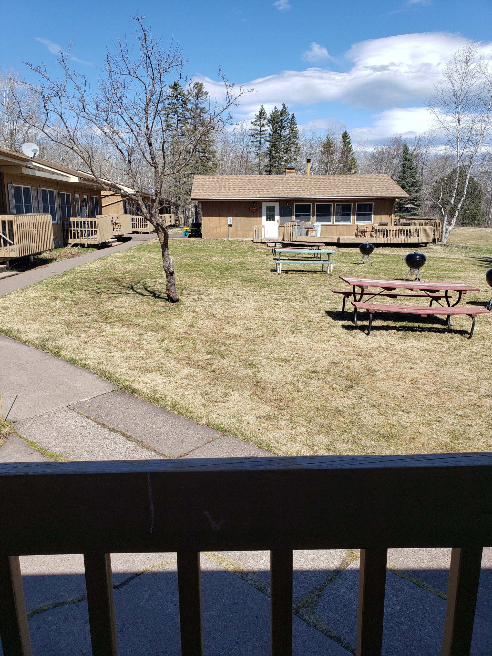 Duplex Cabin – Lake Breeze Resort